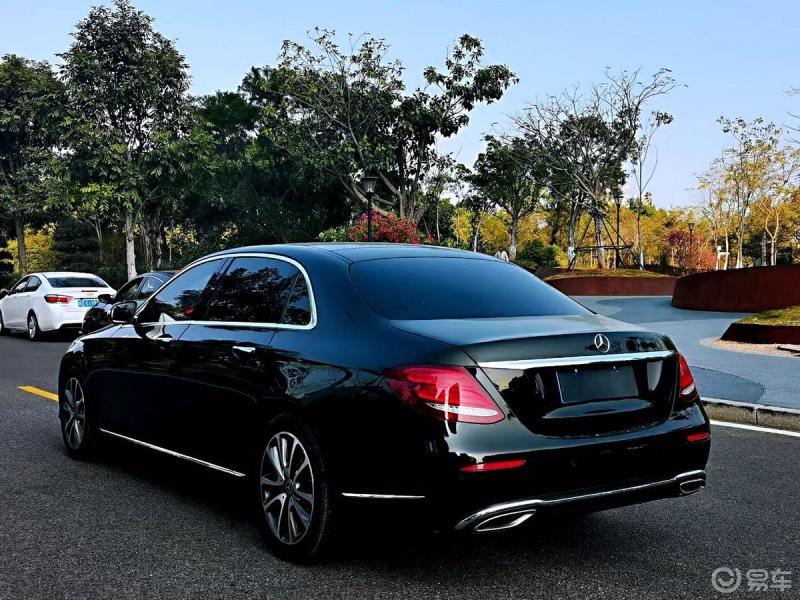 17年10月 奔驰 E300L 立标豪华版 全景双天窗 64色室内氛围灯 双_奔驰E级社区_易车社区