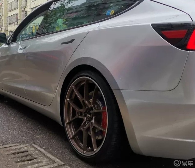 #晒轮毂#特斯拉毛豆3高性能版本，升级rays的g025型号轮毂，和我的一样呦，_Model 3社区_易车社区