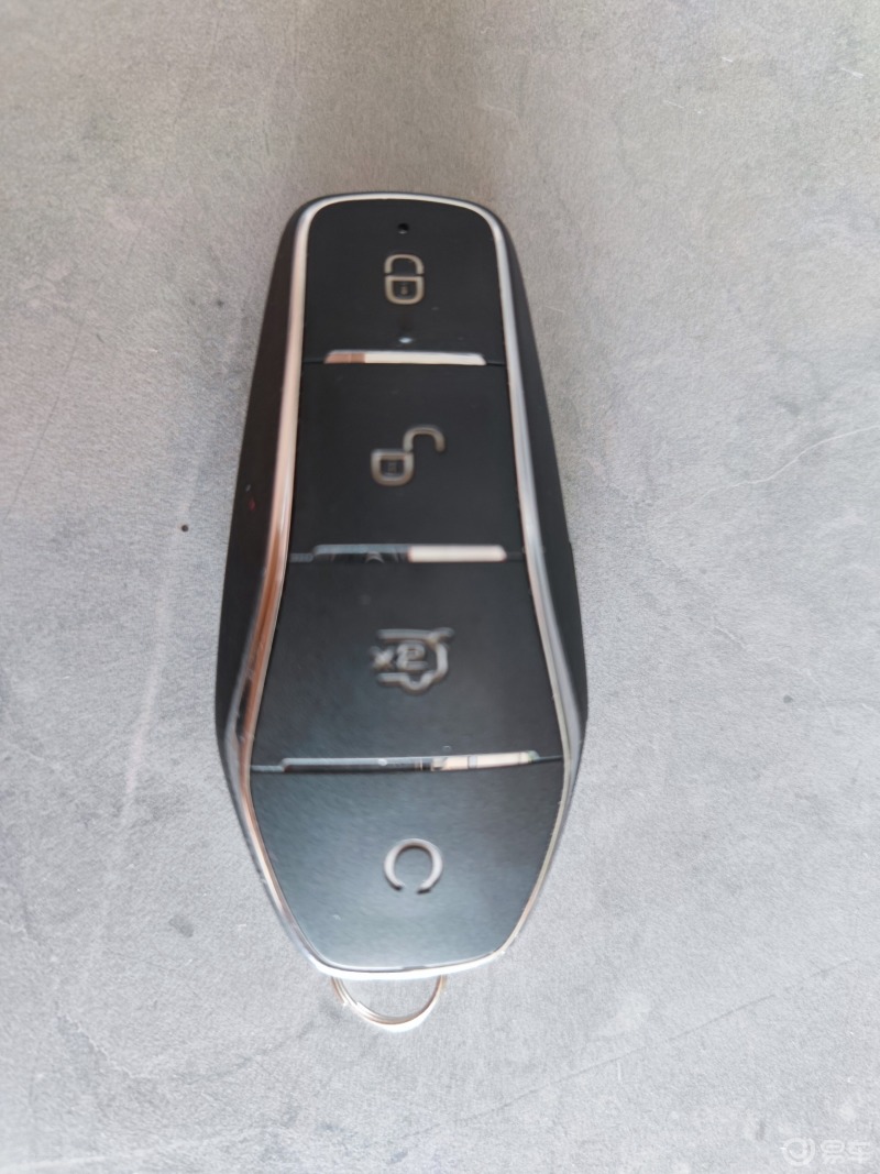 【比亚迪秦plus dmi机械钥匙取出方法】当钥匙没电了，大家可以选择备用钥匙_秦PLUS社区_易车社区