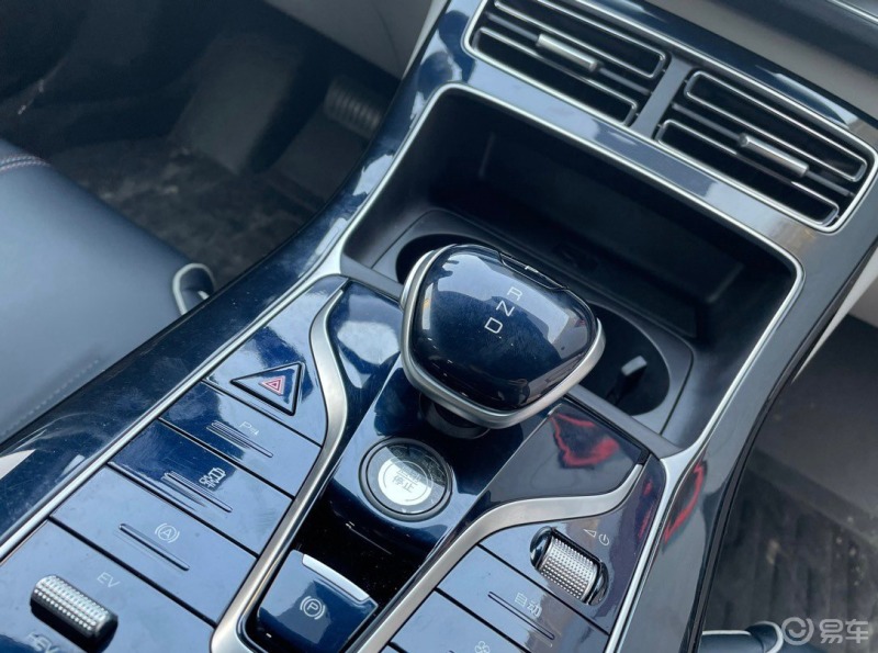 今天再来吐槽下比亚迪秦plusDMI的钢琴烤漆，看着特别高大上，但买回来实际用起_秦PLUS社区_易车社区