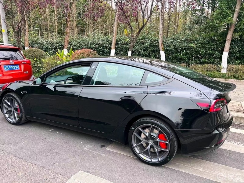 去年上牌的20款长续Model 3，跑了4万公里，现在还能值多少钱？_Model 3社区_易车社区