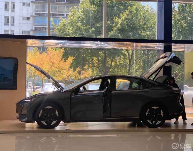 #你最PICK的SL03颜点# 1、座椅太矮了点儿，开车感觉像蹲着。2、无边_深蓝SL03社区_易车社区